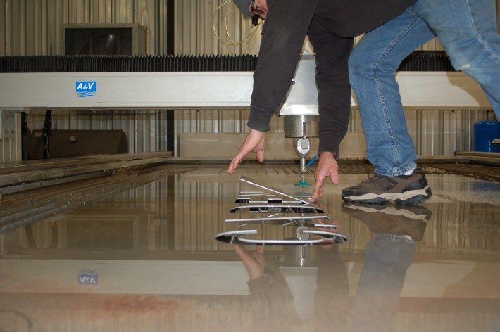 -Facilities Tour- – Hudson Sign Products